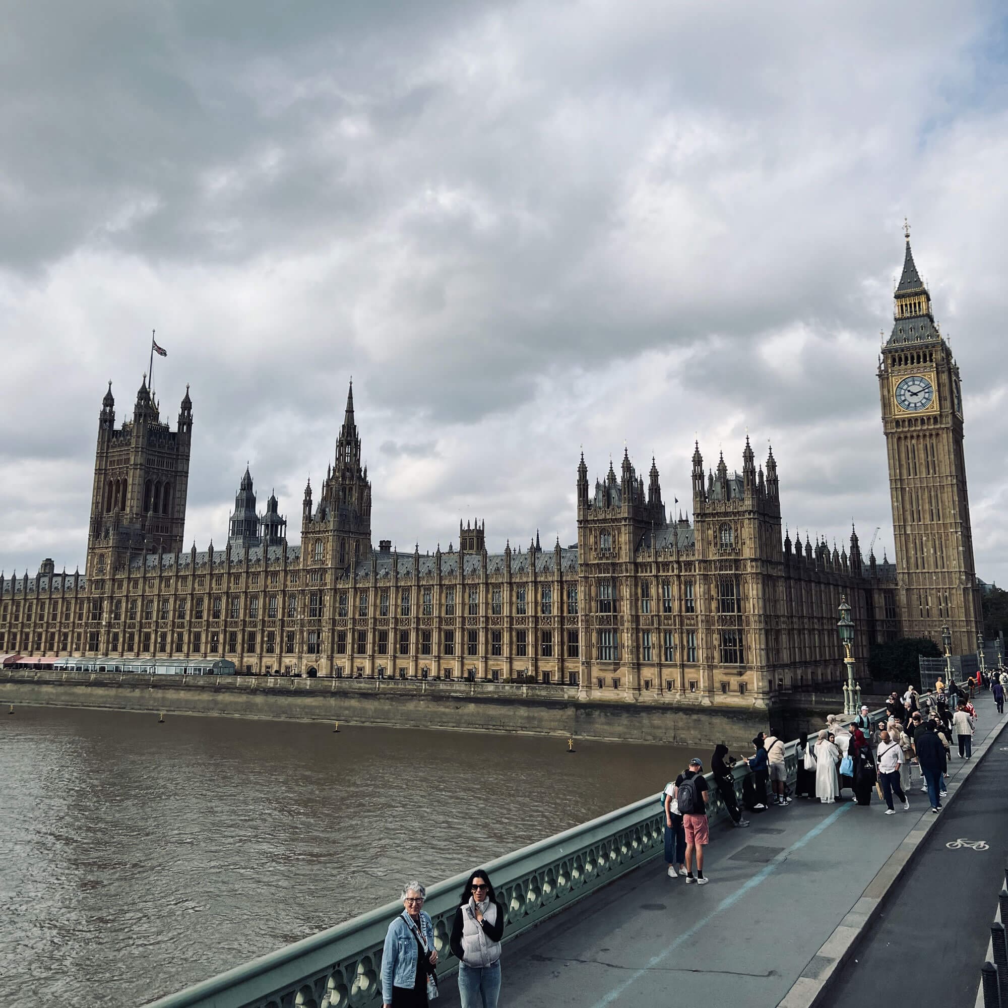 Best eSIM for UK: Holafly through England and Wales | The Wanderlover